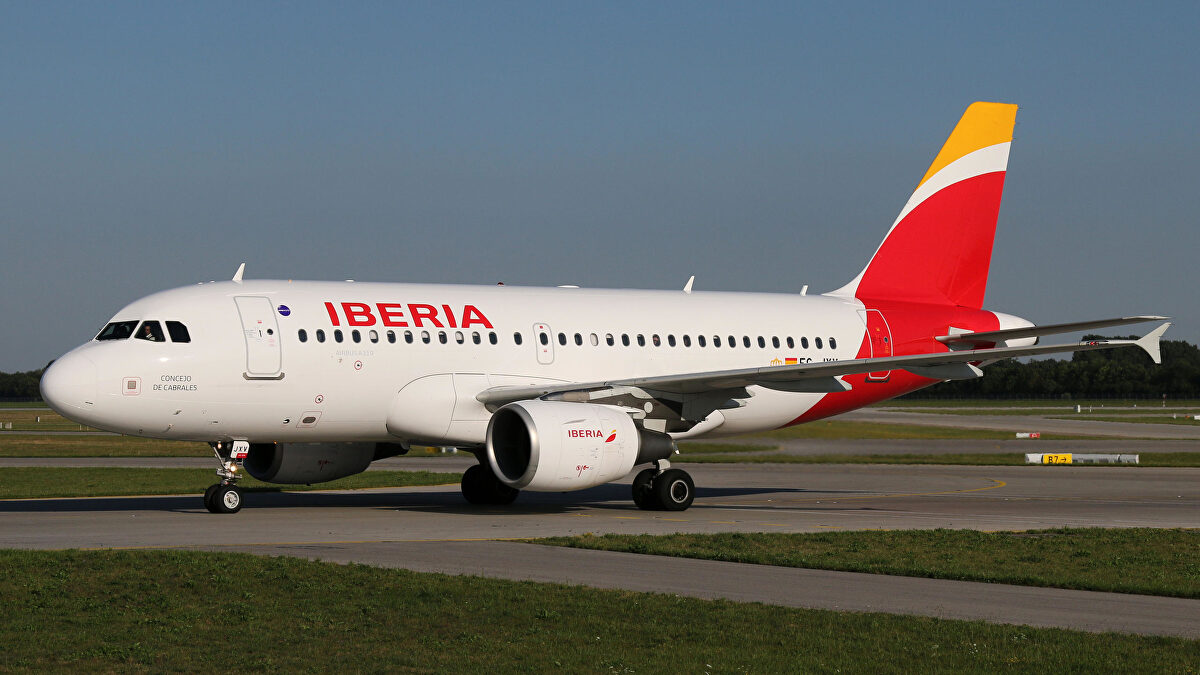 Iberia estrena su nuevo A350 Next sorprendiendo a los clientes del ...