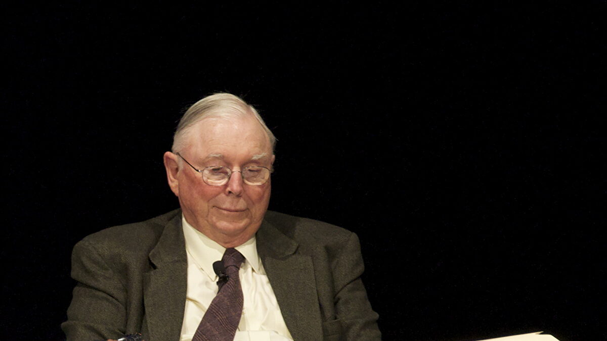¿Qué podemos aprender de la economía de Charlie Munger? - Libre Mercado