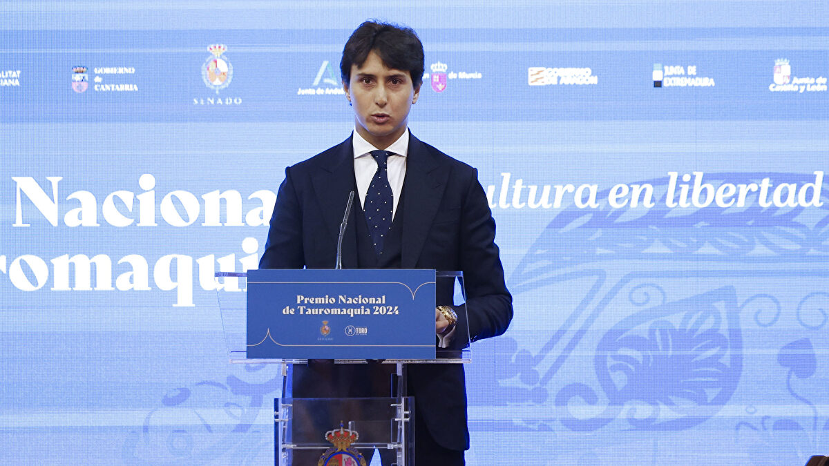 Roca Rey desafía a Urtasun en la entrega del Premio Nacional de ...
