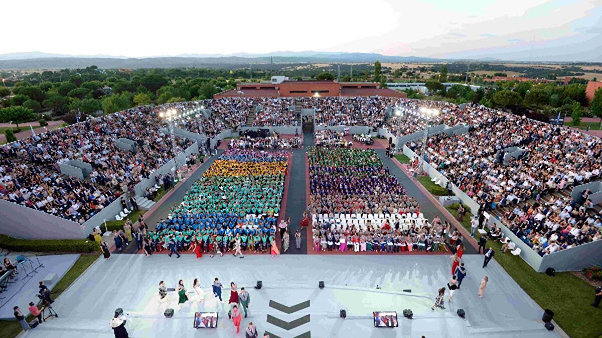 UAX celebra la mayor graduación de su historia con más de 8.700 alumnos ...