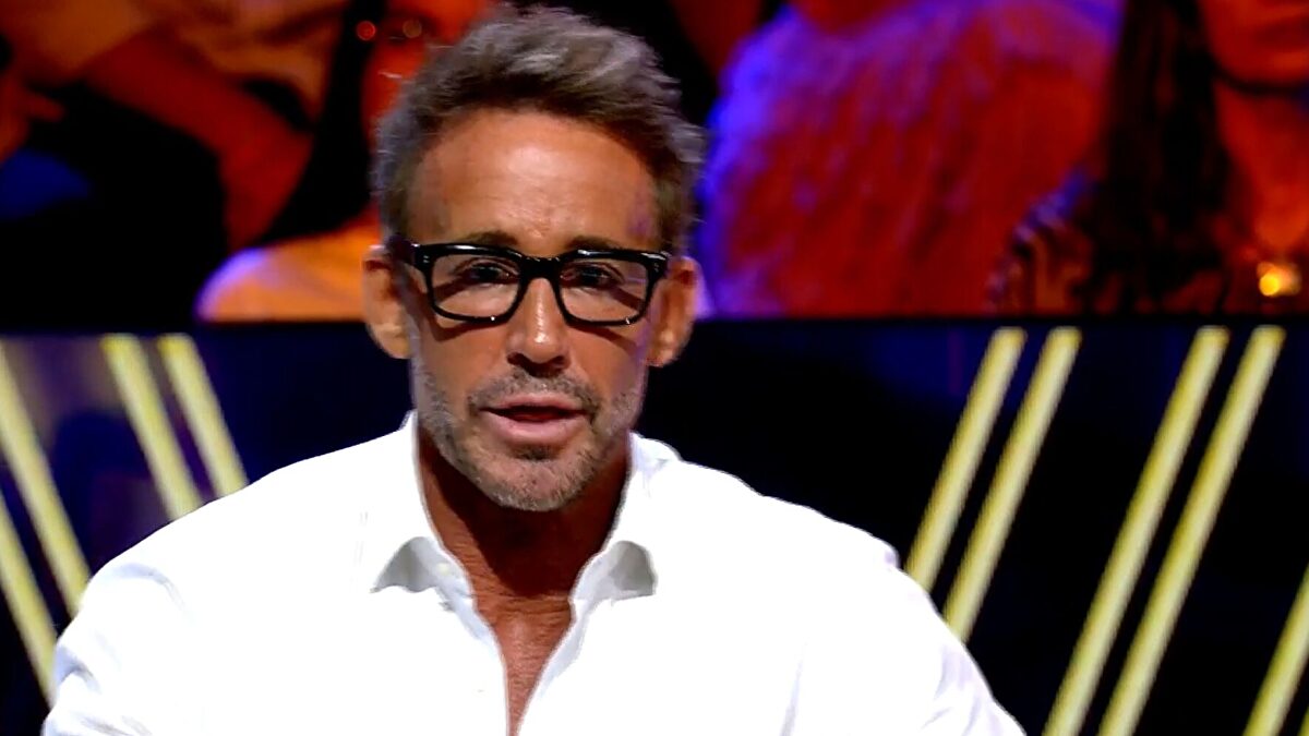 Álvaro Muñoz Escassi retira su denuncia contra Valeri y ella contrataca ...