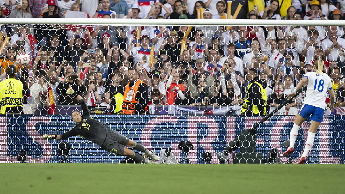 Kelly lanza un gesto inesperado a Cata Coll después de anotar el ...