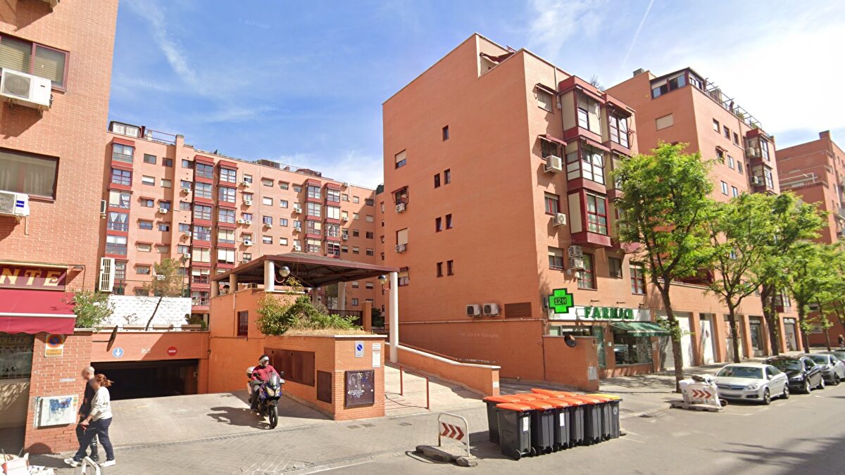 Un vecino abre el gas para volar su edificio e intoxica a 14 policías ...