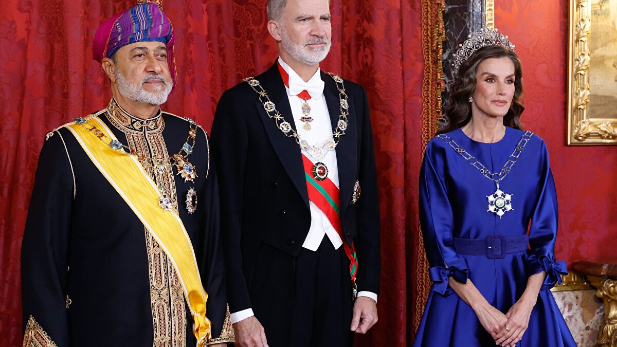 Así ha sido la cena de gala de los Reyes al Sultán de Omán: la Reina Letizia deslumbra con la ...