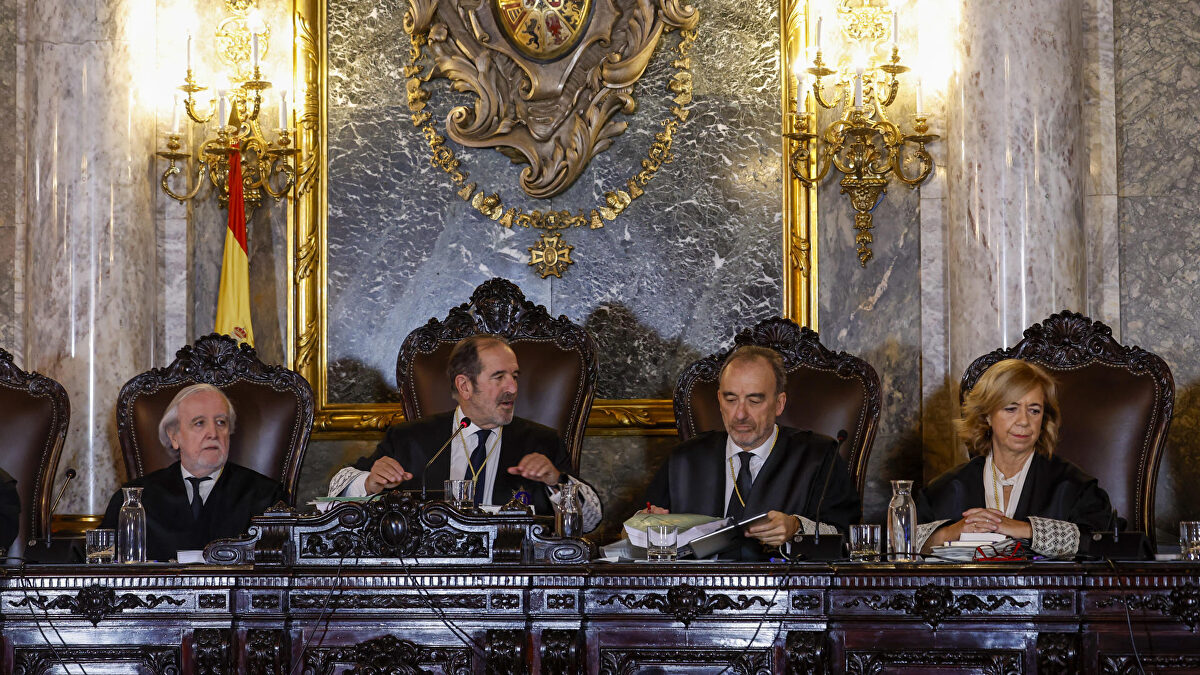 Las reacciones del autor del bulo de los DNI de Peinado y otros ...