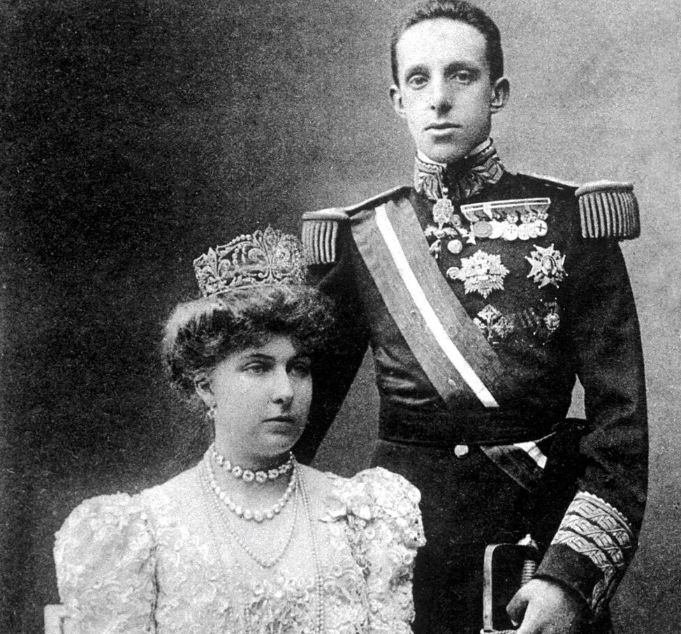 El motivo por el que la reina Letizia ha cedido la tiara más importante ...