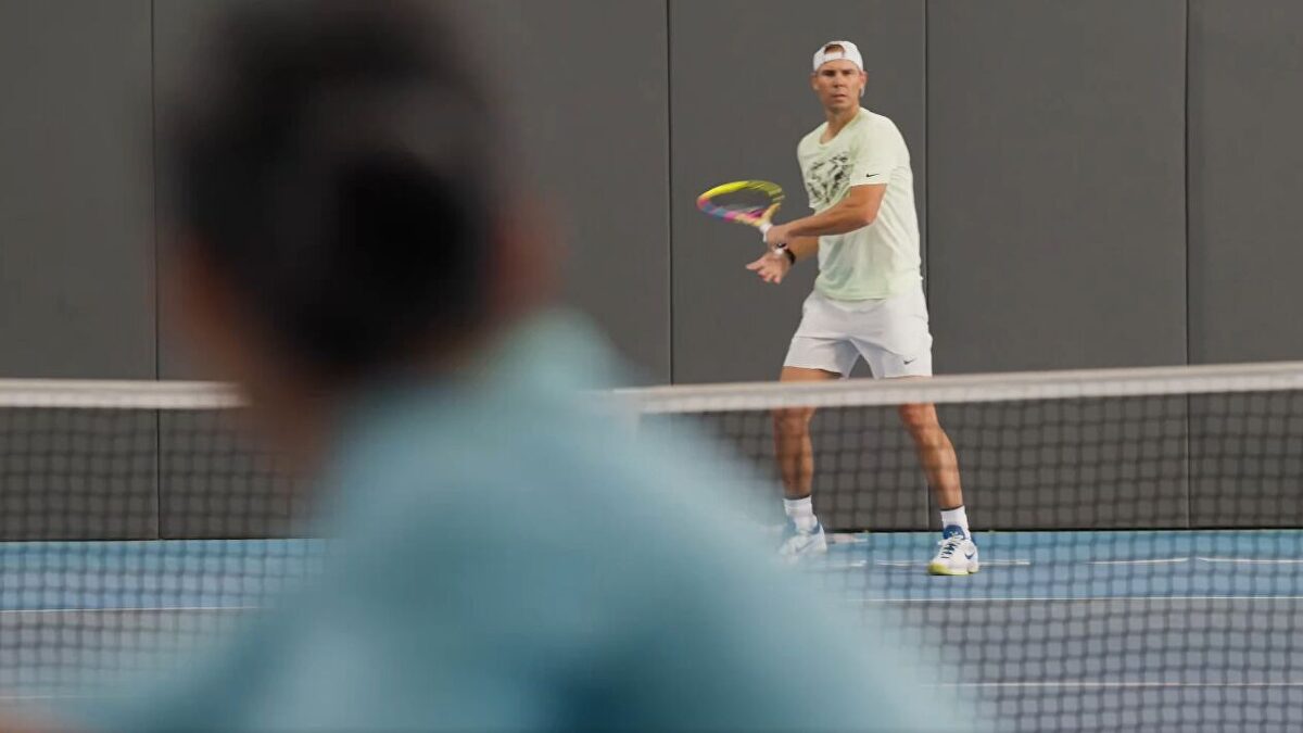 Rafa Nadal vuelve a las pistas de tenis un año después de su retirada ...