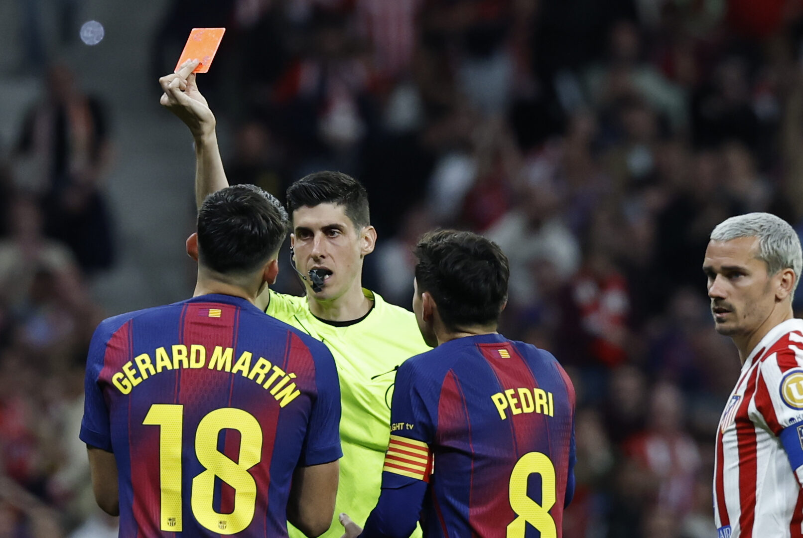 La 'no roja' a Gerard Martín indigna al Atlético: ¿debió ser expulsado ...