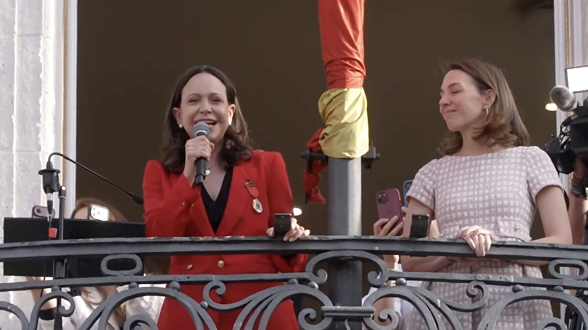 En directo: Isabel Díaz Ayuso entrega a María Corina Machado la Medalla ...