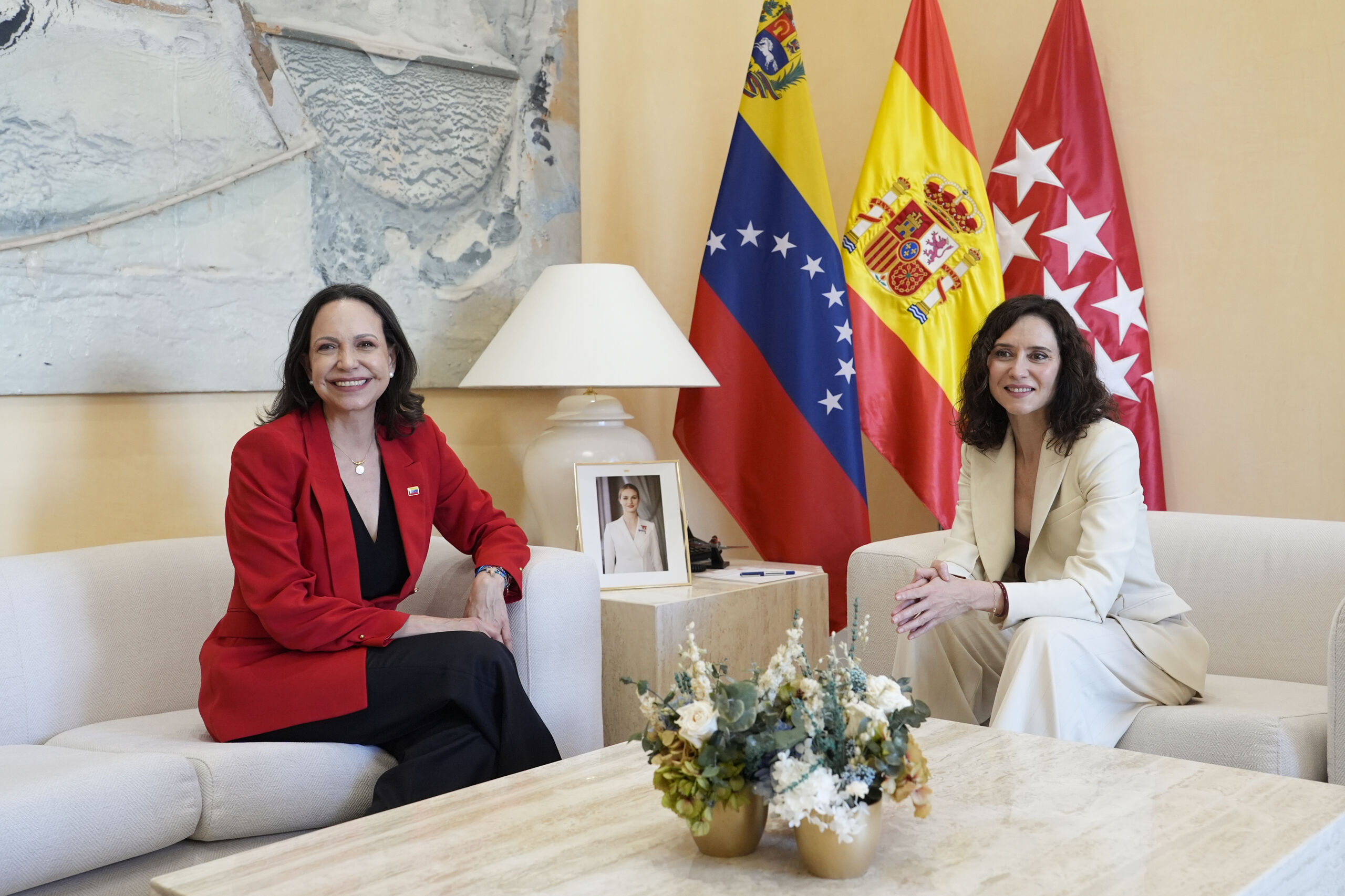 En directo: Isabel Díaz Ayuso entrega a María Corina Machado la Medalla ...