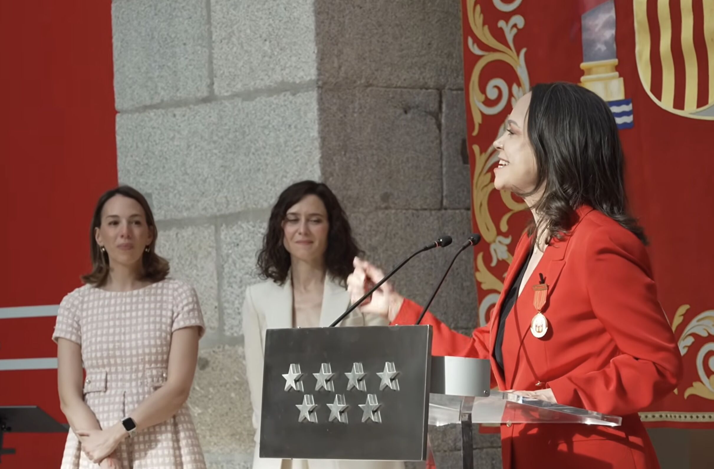 En directo: Isabel Díaz Ayuso entrega a María Corina Machado la Medalla ...