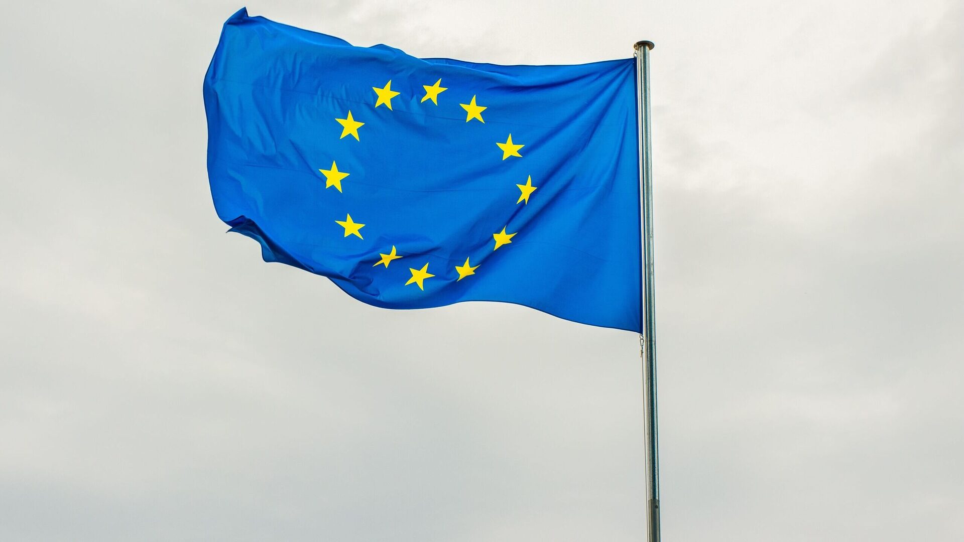 El acuerdo de la UE sobre IA veta las imágenes sexuales sin ...