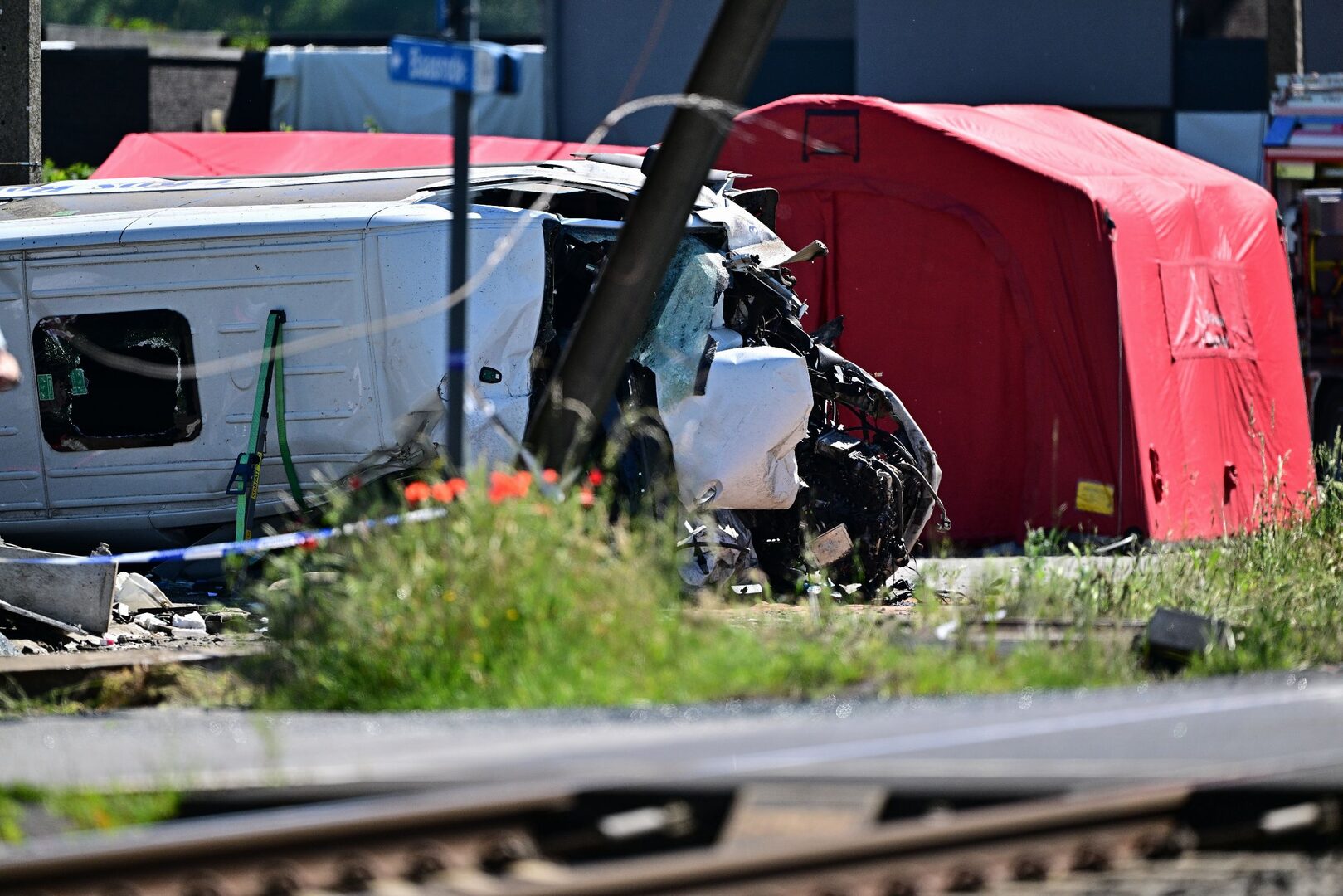 Un tren arrolla un minibús escolar y deja varios muertos en Bélgica ...