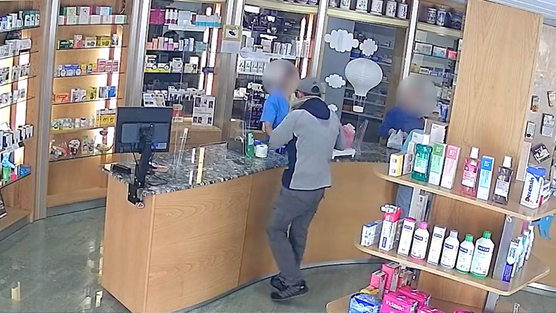 Atraca una farmacia con un cuchillo jamonero y huye con el dinero de la ...