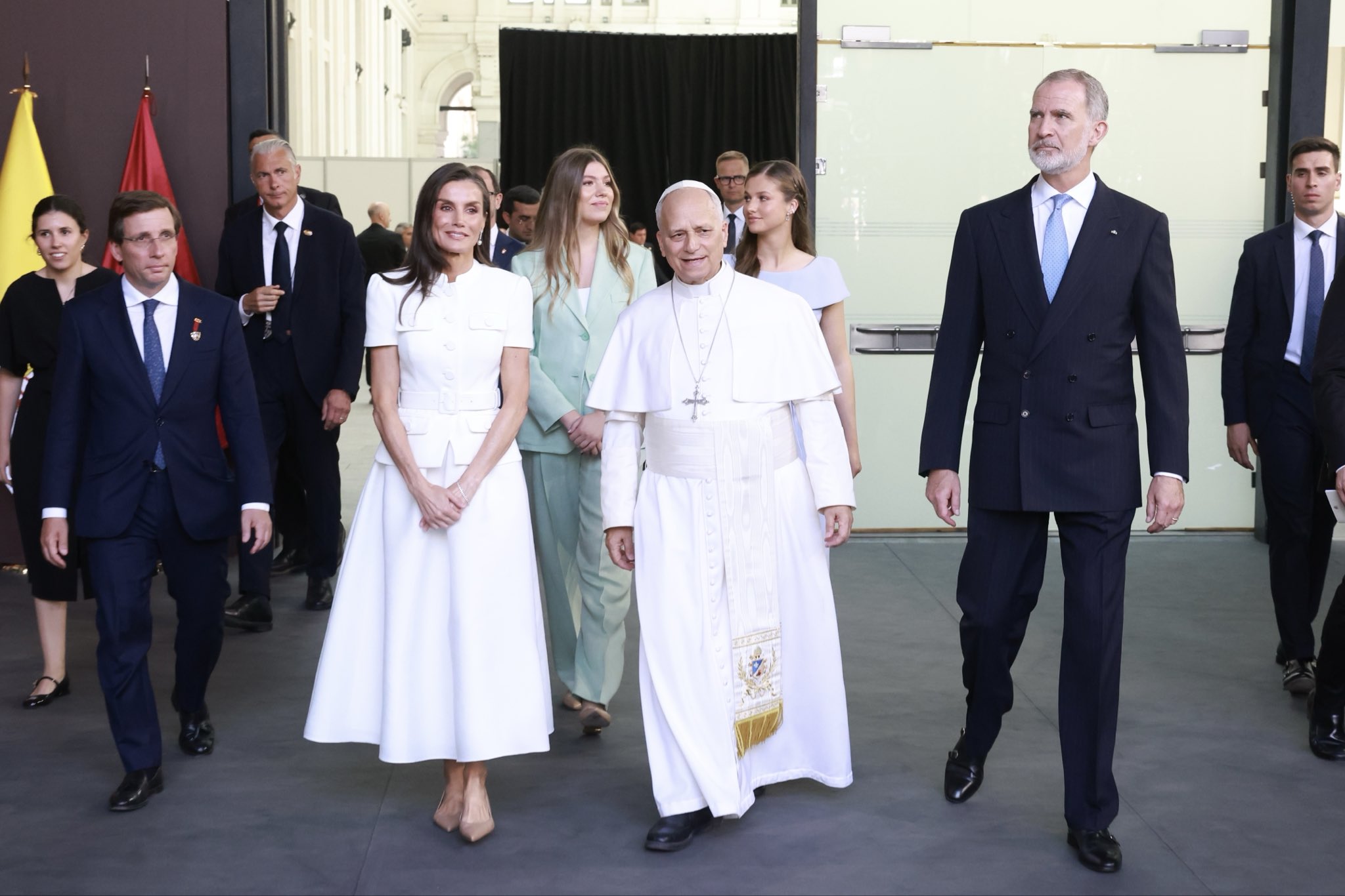 Los Reyes y sus hijas arropan a León XVI en la misa del Corpus en ...