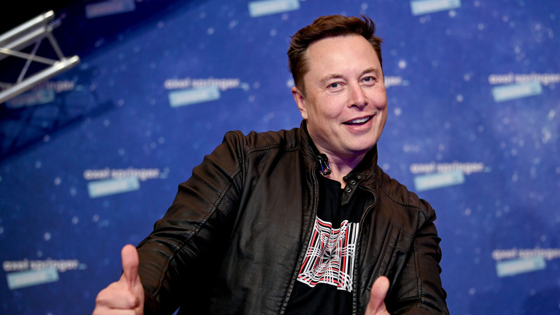 Elon Musk lleva su red Starlink al primer avión español con internet ...