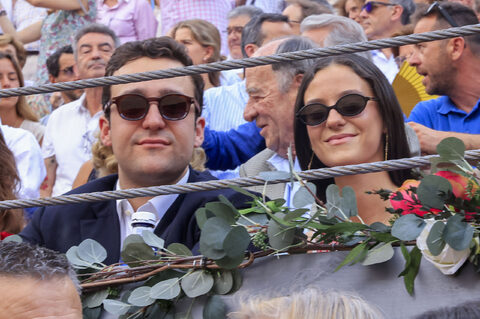 Tana Rivera arropa a Roca Rey en Las Ventas junto a Froilán y Victoria ...