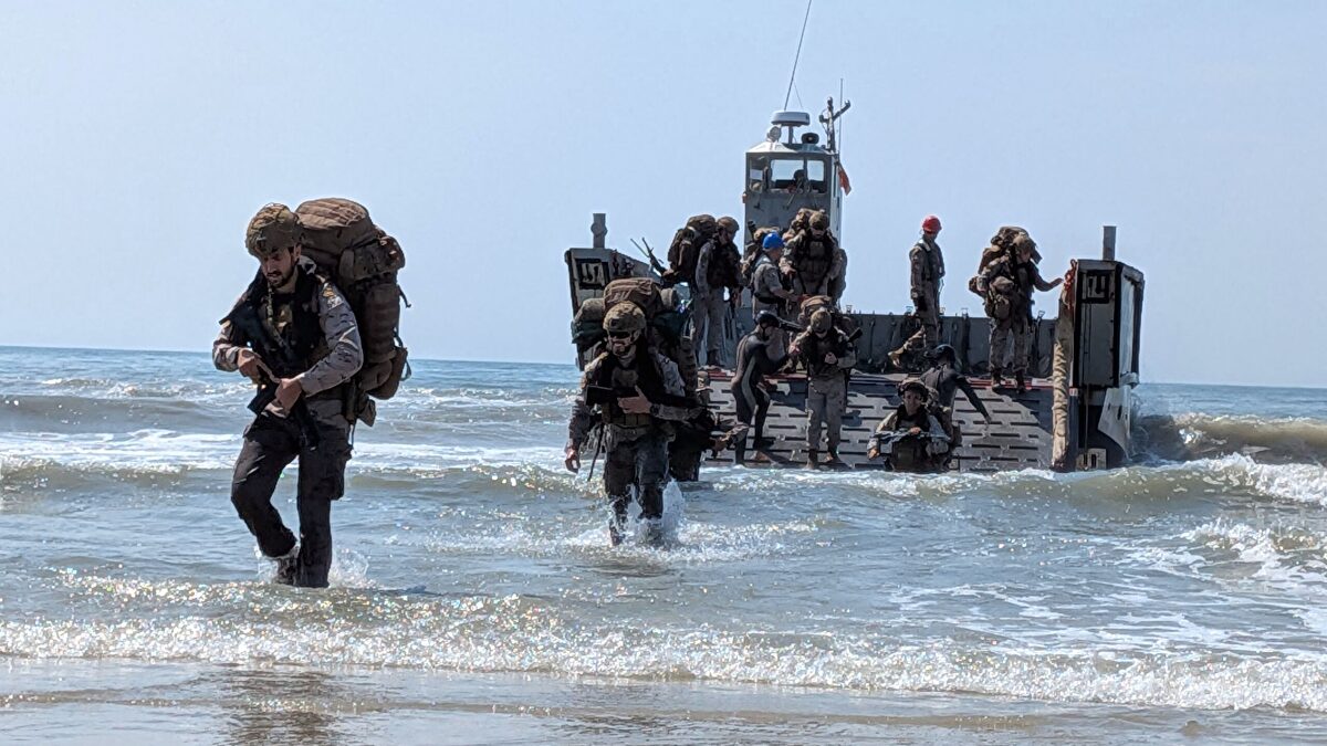 La infantería de Marina española desembarca en la costa Este de Estados ...