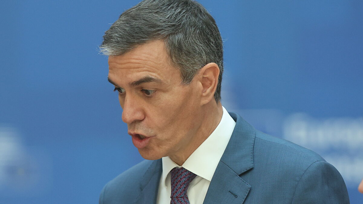 El editorial de Carlos Cuesta: La maniobra de Sánchez para despistar de ...